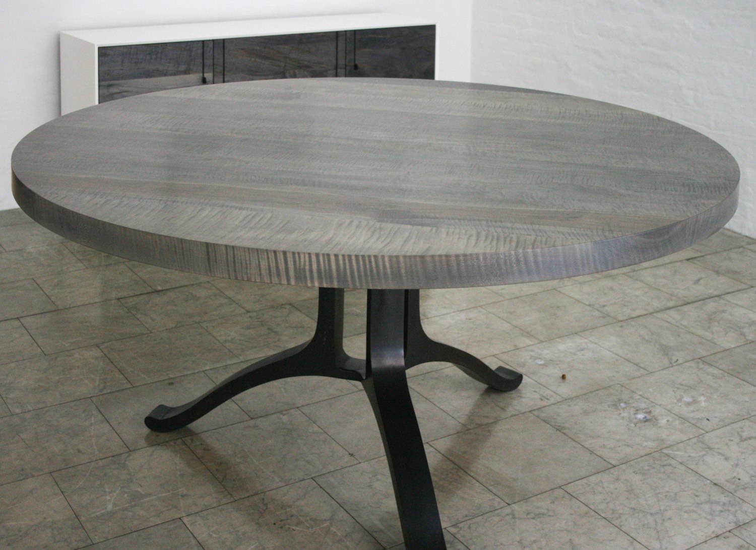 BDDW | OVAL WISHBONE DINING TABLE