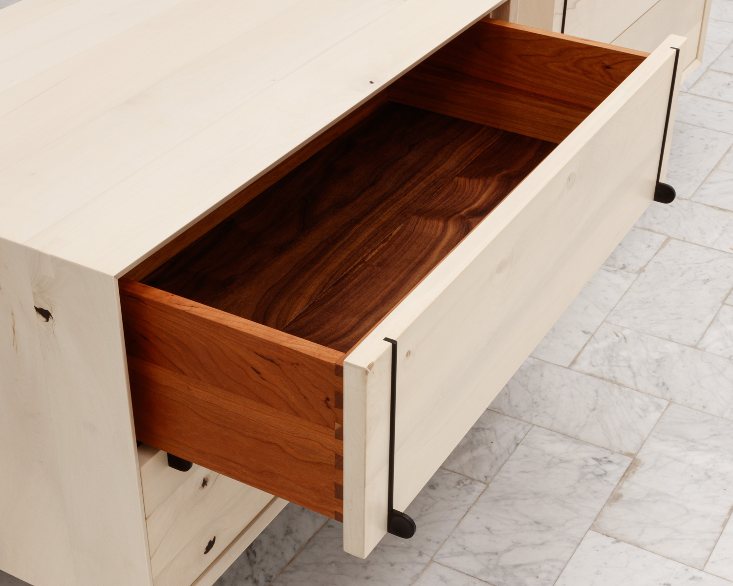 BDDW | LAKE SIDE TABLE