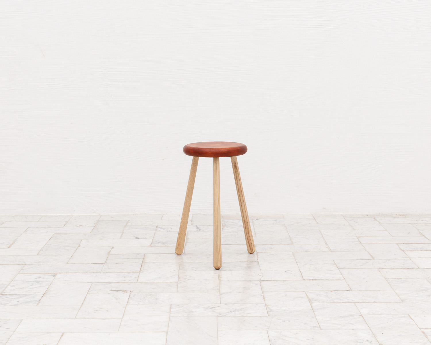 BDDW | MILKING STOOL