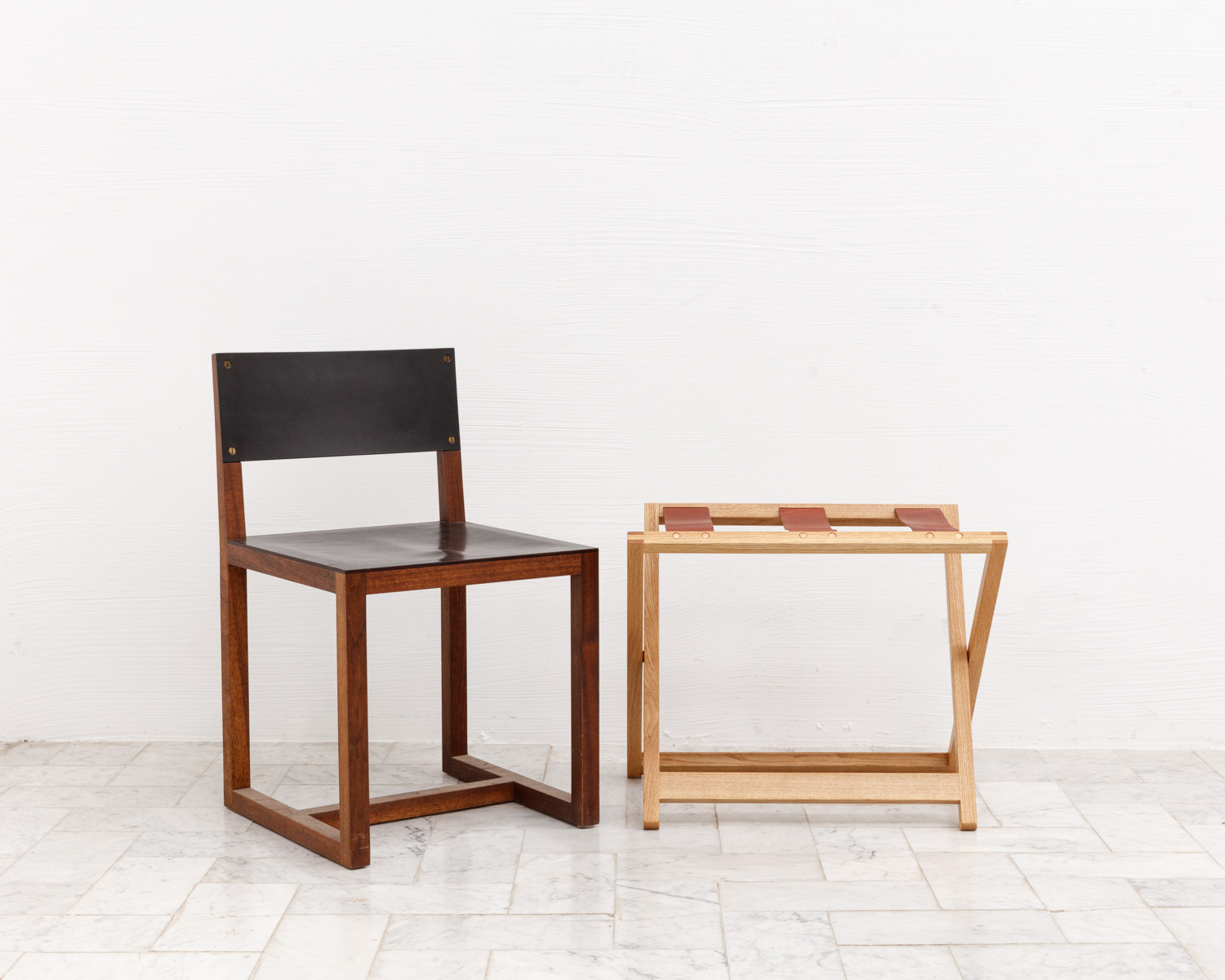 BDDW | WALL-MOUNT LUGGAGE RACK